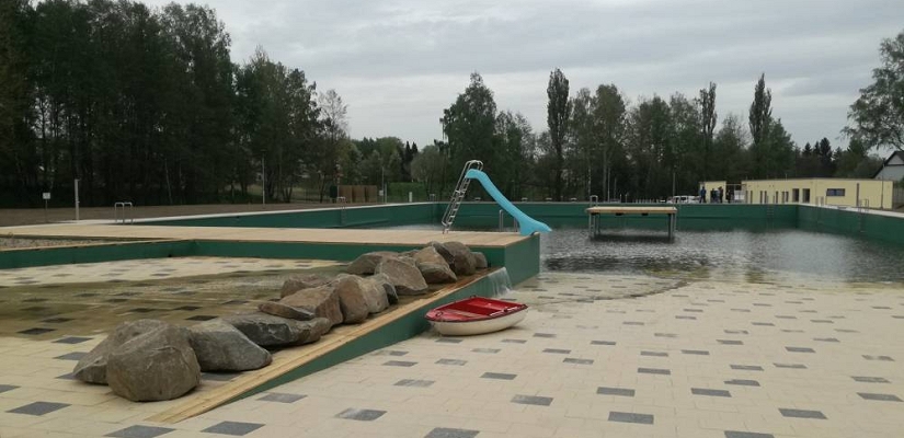 Hlinsko se po 40 letech dočkalo nového koupaliště | iHLINSKO.cz
